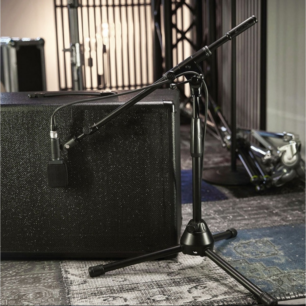 GRAVITY GTMS4232B TOURING SHORT TRIPOD MIC STAND W/ EXT BOOM & T-BAR